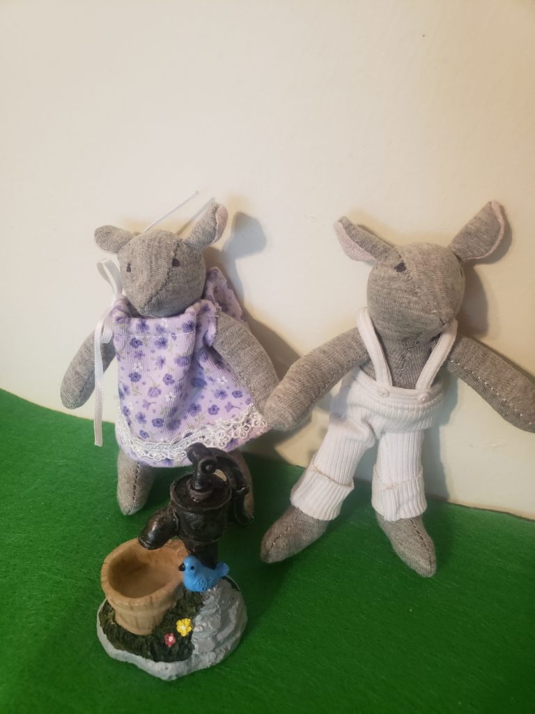 Handmade Mice Set (family) – The Village of Artisans